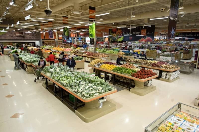 Corn Displays: Produce & Corn Display Tables